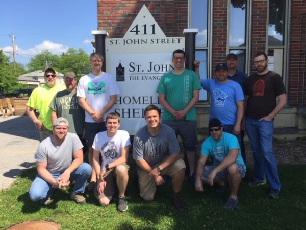 Green Bay Gives Back to Homeless Shelters - Graybar